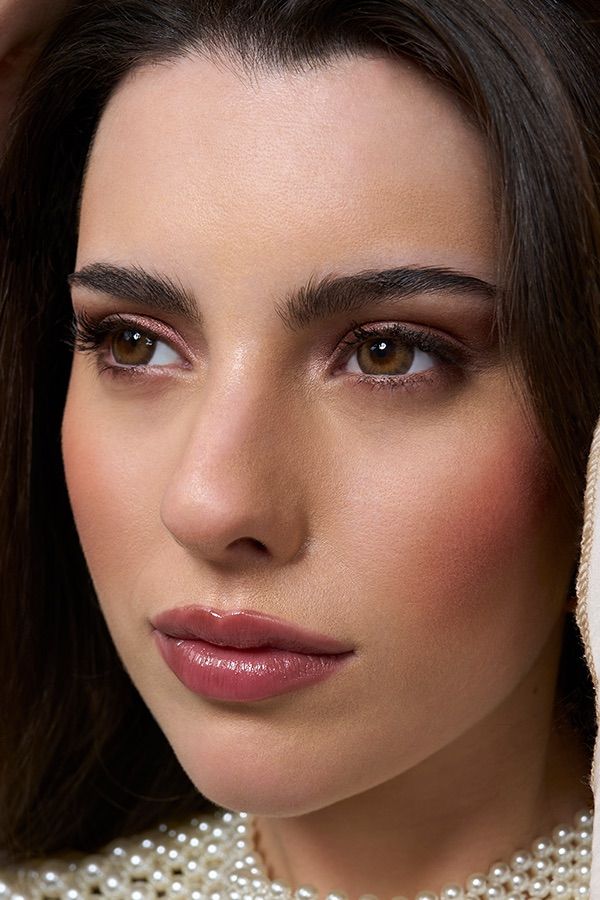Amara X Gio Almond - Ewink Kuwait, Gulf & Middle East